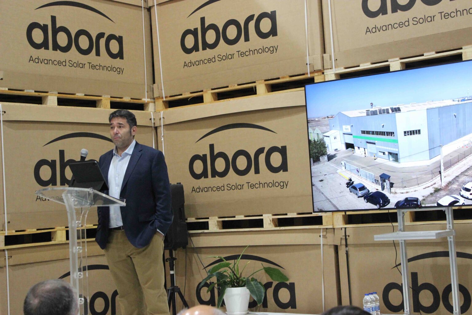 Abora Solar pone en marcha una segunda línea de fabricación de paneles ...