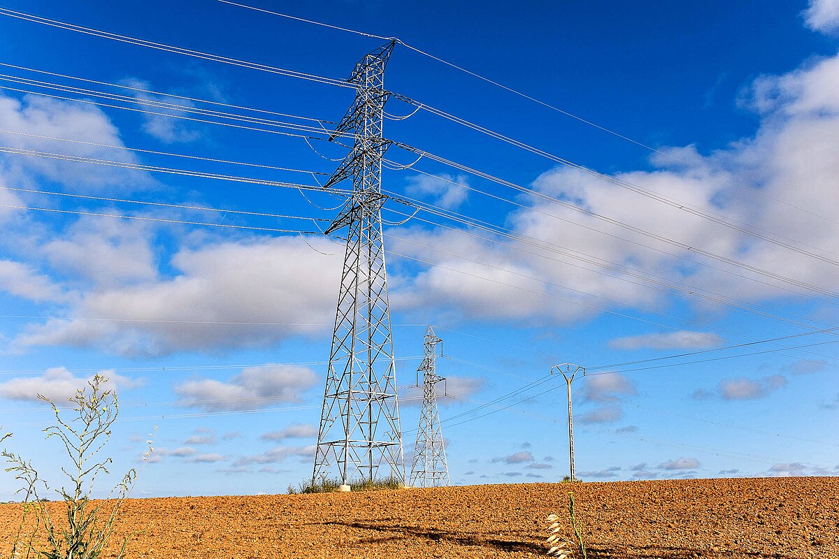 Almacenamiento: DIAS para 100 MW BESS hibridado con solar y dos stand ...